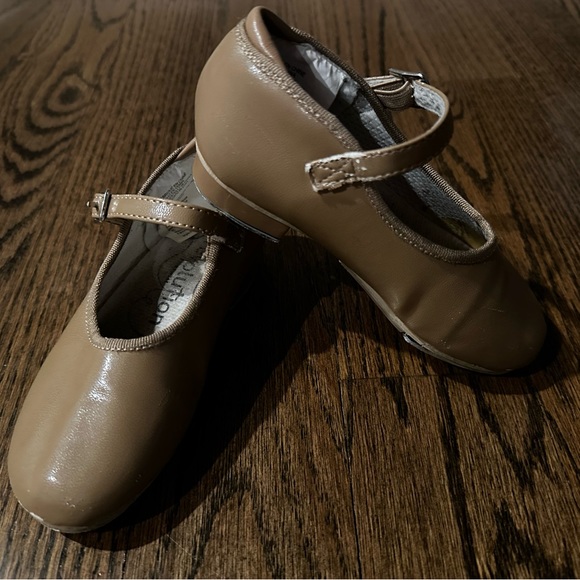 Revolution | Shoes | Little Girl Size 3 Tap Shoes | Poshmark
